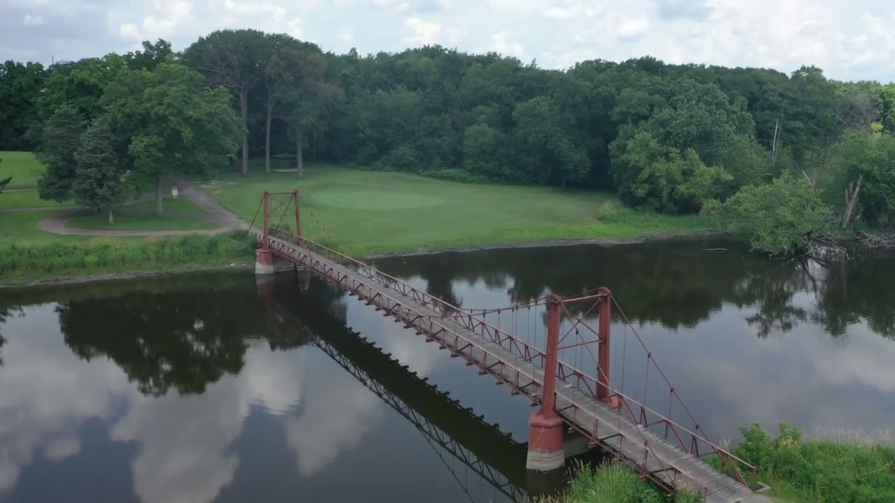 Golf Video: Browns Lake Golf Course - The Famous Bridge Hole